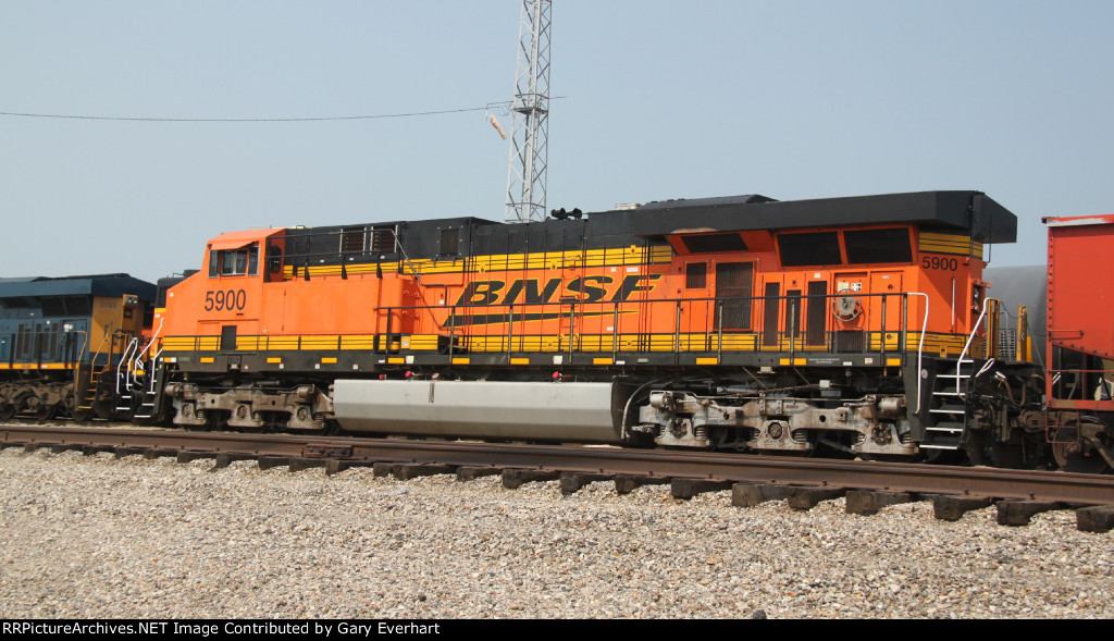 BNSF 5900